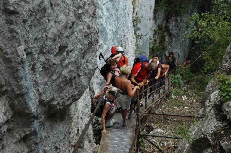 Randonnée en famille sur le sentier Martel (Blanc-Martel) - Verdon Secret